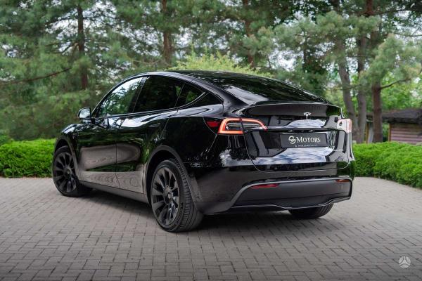 Black Tesla Model Y 2022 in Kaunas, with an engine capacity of 0.00 L and mileage of 77 thousand km for 34200 €, photo 8 on AUTOMOTO.COM.LV