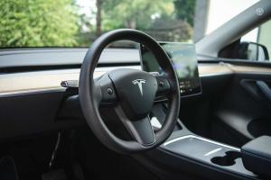 Черный Тесла Модель Y 2022 в Каунас, объемом двигателя 0.00 л и пробегом 77 тыс. км за 34200 €, фото 18 на AUTOMOTO.COM.LV