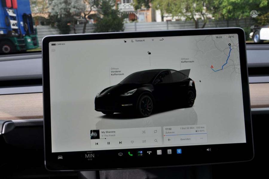 Black Tesla Model Y 2022 in Vilnius, with an engine capacity of 0.00 L and mileage of 126 thousand km for 30900 €, photo 11 on AUTOMOTO.COM.LV