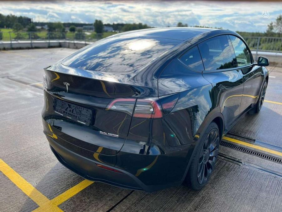 Black Tesla Model Y 2022 in Vilnius, with an engine capacity of 0.00 L and mileage of 115 thousand km for 32999 €, photo 8 on AUTOMOTO.COM.LV