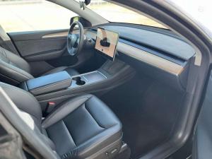 Black Tesla Model Y 2022 in Vilnius, with an engine capacity of 0.00 L and mileage of 115 thousand km for 32999 €, photo 12 on AUTOMOTO.COM.LV