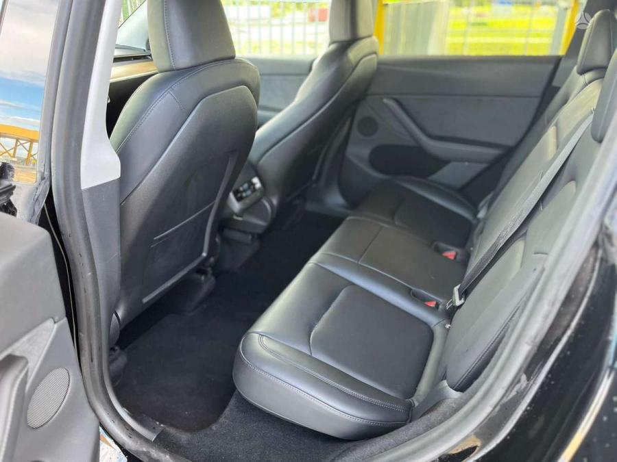 Black Tesla Model Y 2022 in Vilnius, with an engine capacity of 0.00 L and mileage of 115 thousand km for 32999 €, photo 14 on AUTOMOTO.COM.LV