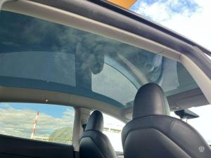 Black Tesla Model Y 2022 in Vilnius, with an engine capacity of 0.00 L and mileage of 115 thousand km for 32999 €, photo 15 on AUTOMOTO.COM.LV