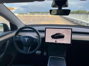 Black Tesla Model Y 2022 in Vilnius, with an engine capacity of 0.00 L and mileage of 115 thousand km for 32999 €, photo 16 on AUTOMOTO.COM.LV