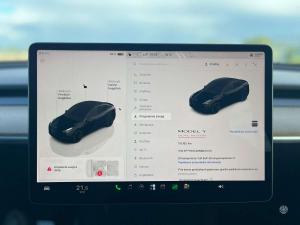 Black Tesla Model Y 2022 in Vilnius, with an engine capacity of 0.00 L and mileage of 115 thousand km for 32999 €, photo 17 on AUTOMOTO.COM.LV