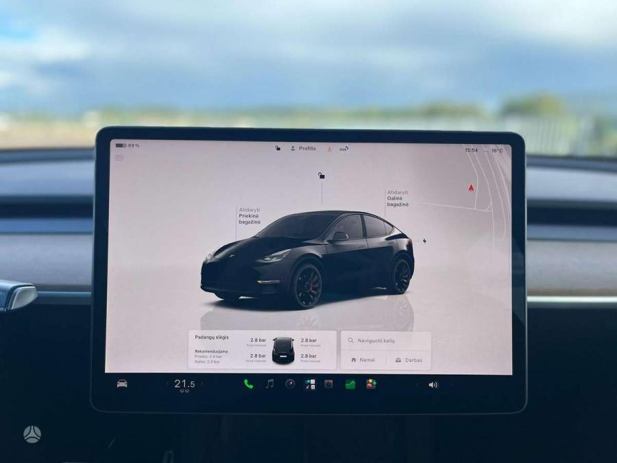 Black Tesla Model Y 2022 in Vilnius, with an engine capacity of 0.00 L and mileage of 115 thousand km for 32999 €, photo 18 on AUTOMOTO.COM.LV