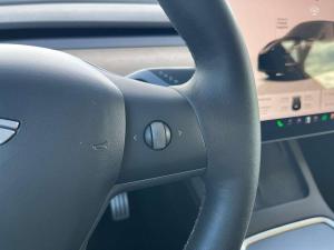 Black Tesla Model Y 2022 in Vilnius, with an engine capacity of 0.00 L and mileage of 115 thousand km for 32999 €, photo 22 on AUTOMOTO.COM.LV