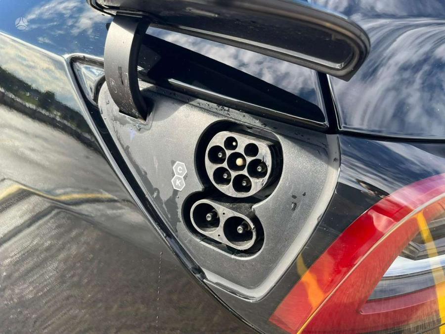 Black Tesla Model Y 2022 in Vilnius, with an engine capacity of 0.00 L and mileage of 115 thousand km for 32999 €, photo 26 on AUTOMOTO.COM.LV