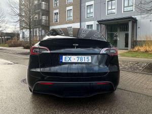 Melns Tesla Model Y 2022 Rīga, ar dzinēja tilpumu 0.00 L un nobraukumu 121 tūkst. km par 30000 €, foto 7 vietnē AUTOMOTO.COM.LV
