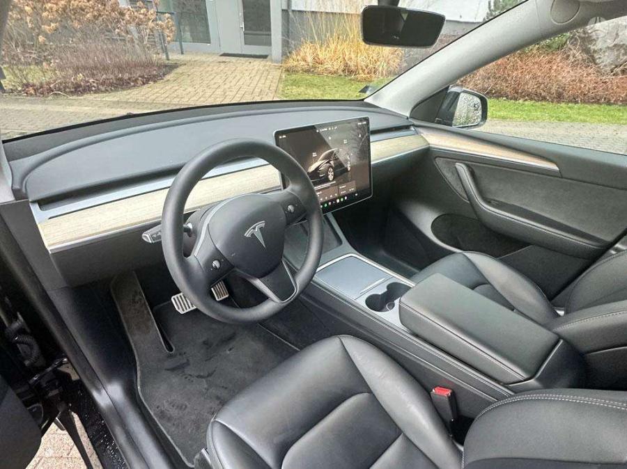 Melns Tesla Model Y 2022 Rīga, ar dzinēja tilpumu 0.00 L un nobraukumu 121 tūkst. km par 30000 €, foto 13 vietnē AUTOMOTO.COM.LV