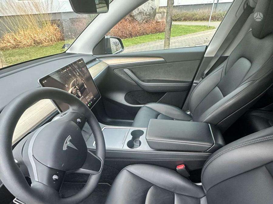 Melns Tesla Model Y 2022 Rīga, ar dzinēja tilpumu 0.00 L un nobraukumu 121 tūkst. km par 30000 €, foto 15 vietnē AUTOMOTO.COM.LV