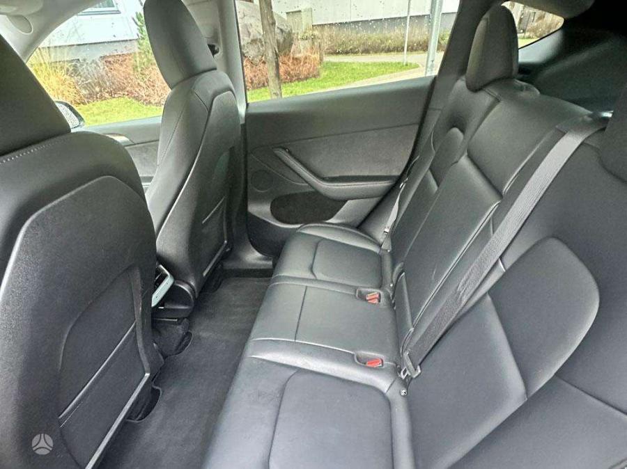 Melns Tesla Model Y 2022 Rīga, ar dzinēja tilpumu 0.00 L un nobraukumu 121 tūkst. km par 30000 €, foto 16 vietnē AUTOMOTO.COM.LV