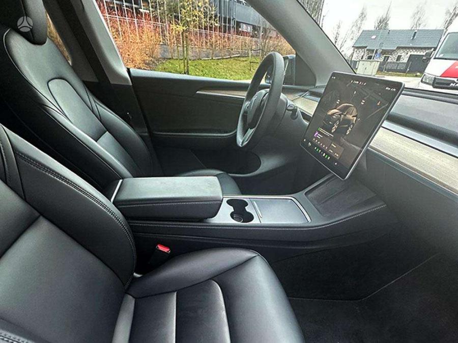 Melns Tesla Model Y 2022 Rīga, ar dzinēja tilpumu 0.00 L un nobraukumu 121 tūkst. km par 30000 €, foto 20 vietnē AUTOMOTO.COM.LV