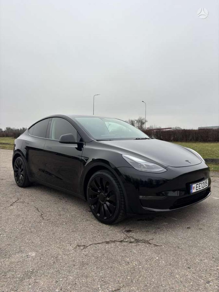 Black Tesla Model Y 2023 in Kaunas, with an engine capacity of 0.00 L and mileage of 60 thousand km for 30990 €, photo 5 on AUTOMOTO.COM.LV