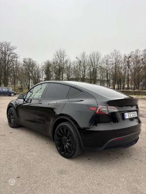 Black Tesla Model Y 2023 in Kaunas, with an engine capacity of 0.00 L and mileage of 60 thousand km for 30990 €, photo 6 on AUTOMOTO.COM.LV