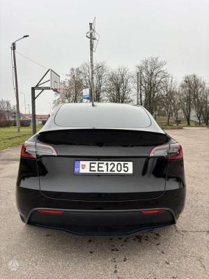 Black Tesla Model Y 2023 in Kaunas, with an engine capacity of 0.00 L and mileage of 60 thousand km for 30990 €, photo 8 on AUTOMOTO.COM.LV