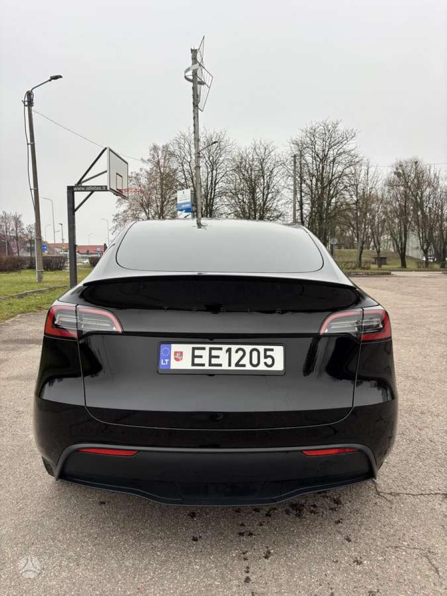 Black Tesla Model Y 2023 in Kaunas, with an engine capacity of 0.00 L and mileage of 60 thousand km for 30990 €, photo 8 on AUTOMOTO.COM.LV
