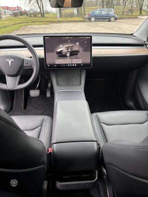 Black Tesla Model Y 2023 in Kaunas, with an engine capacity of 0.00 L and mileage of 60 thousand km for 30990 €, photo 9 on AUTOMOTO.COM.LV