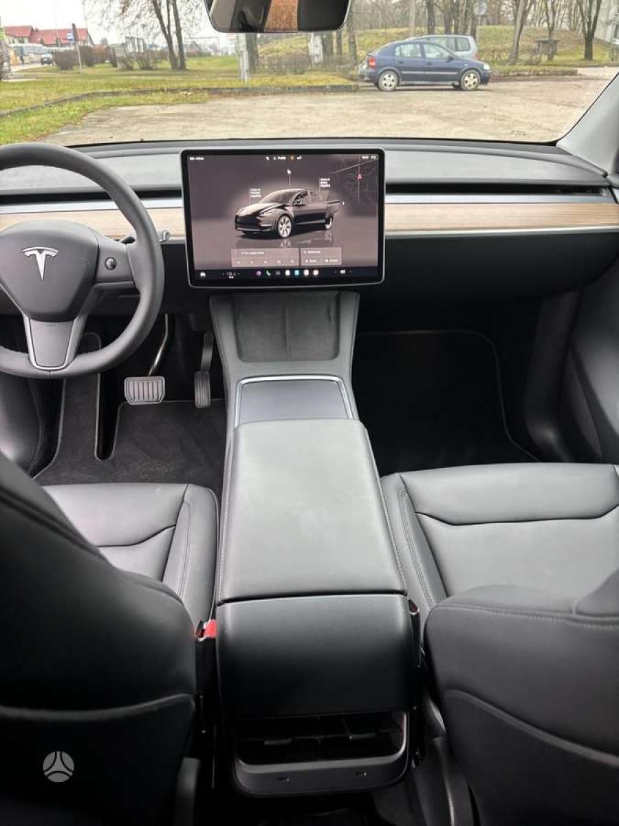 Black Tesla Model Y 2023 in Kaunas, with an engine capacity of 0.00 L and mileage of 60 thousand km for 30990 €, photo 9 on AUTOMOTO.COM.LV