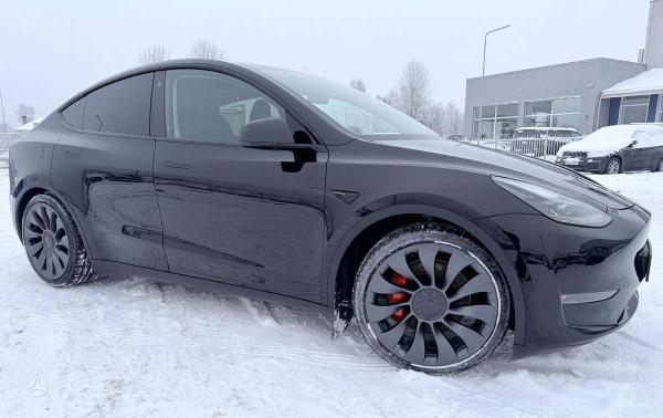 Melns Tesla Model Y 2023 Šauļi, ar dzinēja tilpumu 0.00 L un nobraukumu 86 tūkst. km par 32900 €, foto 3 vietnē AUTOMOTO.COM.LV