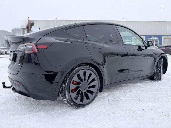 Melns Tesla Model Y 2023 Šauļi, ar dzinēja tilpumu 0.00 L un nobraukumu 86 tūkst. km par 32900 €, foto 4 vietnē AUTOMOTO.COM.LV