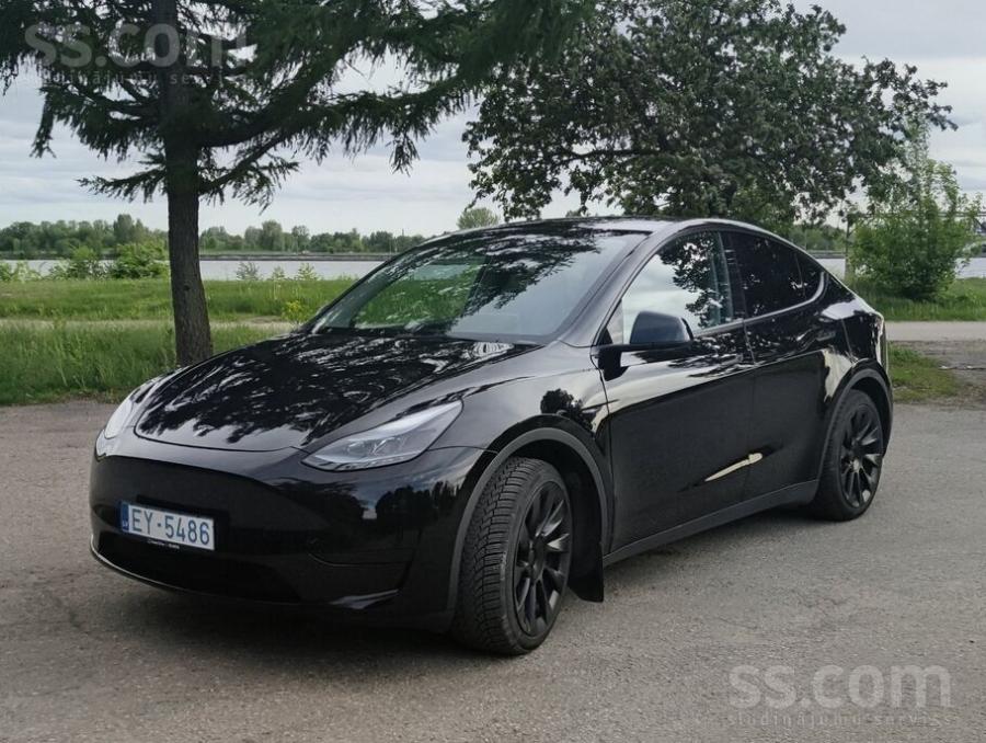 Melns Tesla Model Y 2023 Rīga, ar dzinēja tilpumu 0.00 L un nobraukumu 100 tūkst. km par 28000 €, foto 1 vietnē AUTOMOTO.COM.LV