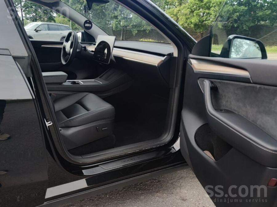 Melns Tesla Model Y 2023 Rīga, ar dzinēja tilpumu 0.00 L un nobraukumu 100 tūkst. km par 28000 €, foto 7 vietnē AUTOMOTO.COM.LV