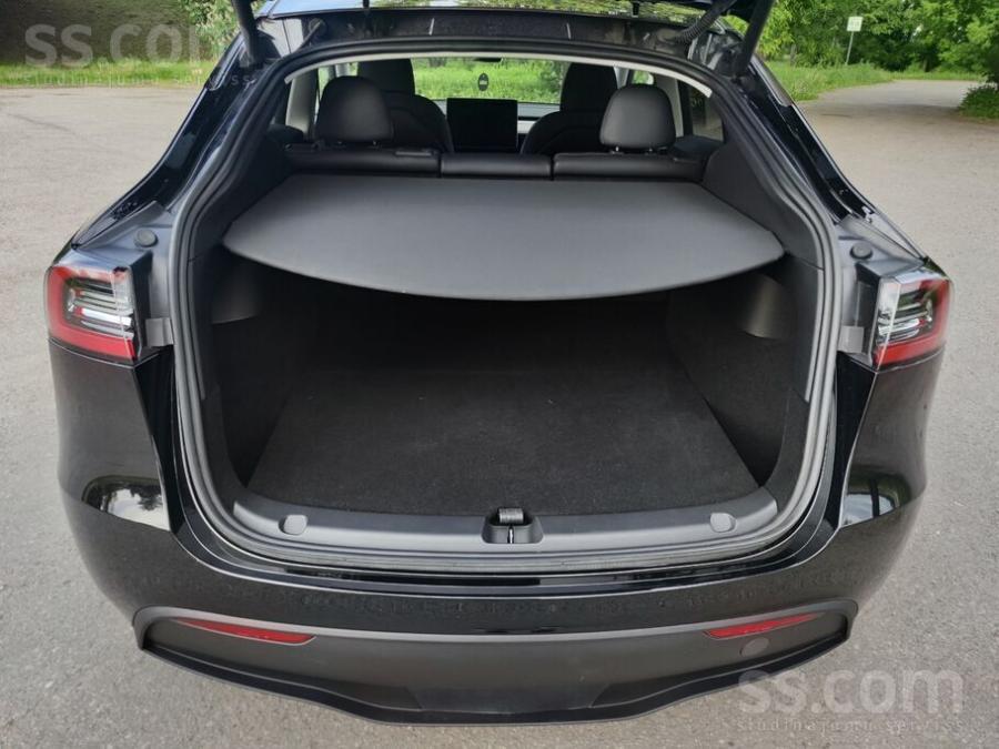Melns Tesla Model Y 2023 Rīga, ar dzinēja tilpumu 0.00 L un nobraukumu 100 tūkst. km par 28000 €, foto 10 vietnē AUTOMOTO.COM.LV