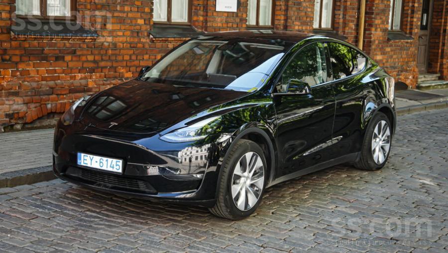 Melns Tesla Model Y 2023 Rīga, ar dzinēja tilpumu 0.00 L un nobraukumu 132 tūkst. km par 28950 €, foto 1 vietnē AUTOMOTO.COM.LV