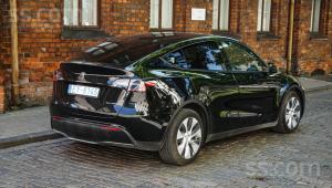 Melns Tesla Model Y 2023 Rīga, ar dzinēja tilpumu 0.00 L un nobraukumu 132 tūkst. km par 28950 €, foto 5 vietnē AUTOMOTO.COM.LV