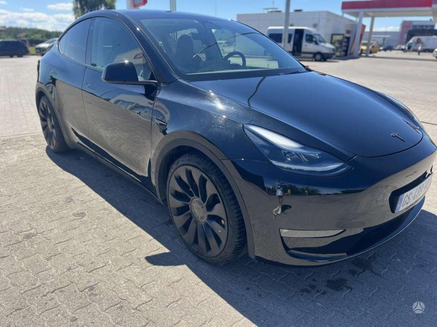 Black Tesla Model Y 2023 in Taurage, with an engine capacity of 0.00 L and mileage of 40 thousand km for 28500 €, photo 5 on AUTOMOTO.COM.LV