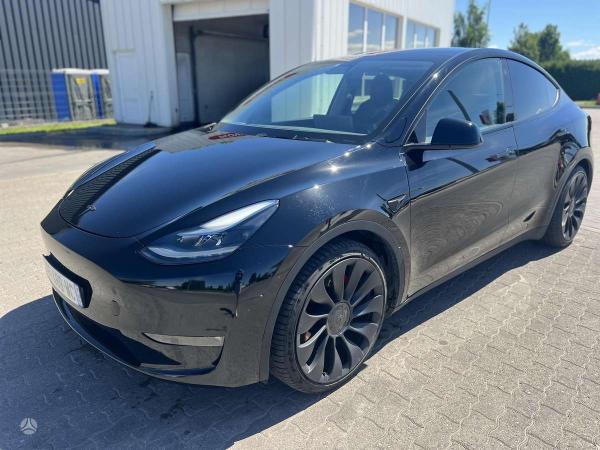Black Tesla Model Y 2023 in Taurage, with an engine capacity of 0.00 L and mileage of 40 thousand km for 28500 €, photo 5 on AUTOMOTO.COM.LV