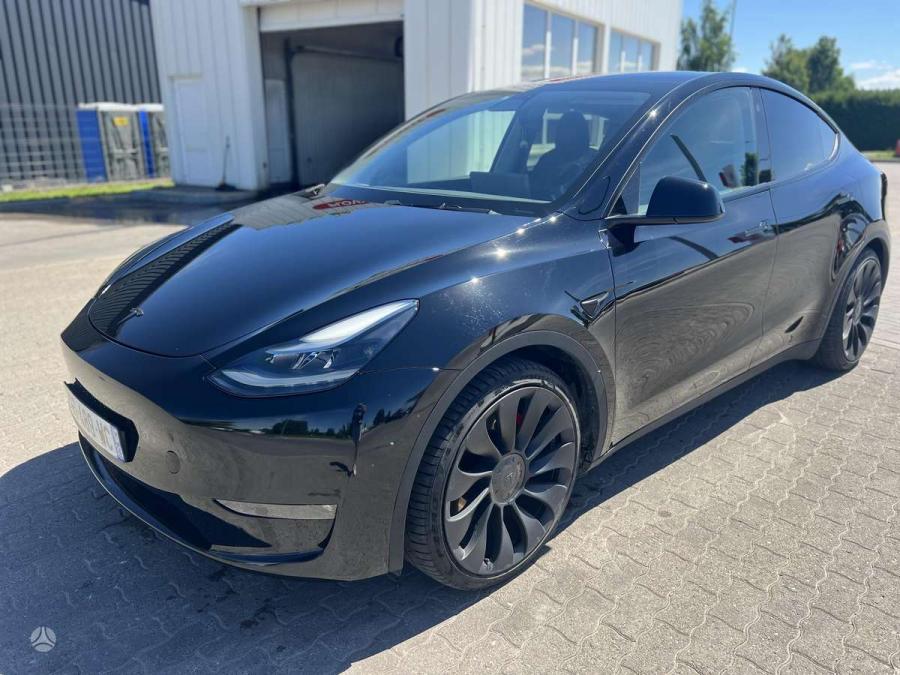 Black Tesla Model Y 2023 in Taurage, with an engine capacity of 0.00 L and mileage of 40 thousand km for 28500 €, photo 6 on AUTOMOTO.COM.LV