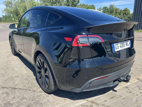 Black Tesla Model Y 2023 in Taurage, with an engine capacity of 0.00 L and mileage of 40 thousand km for 28500 €, photo 6 on AUTOMOTO.COM.LV