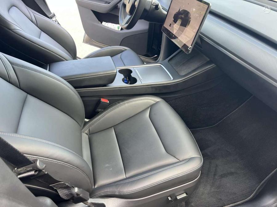 Black Tesla Model Y 2023 in Taurage, with an engine capacity of 0.00 L and mileage of 40 thousand km for 28500 €, photo 14 on AUTOMOTO.COM.LV