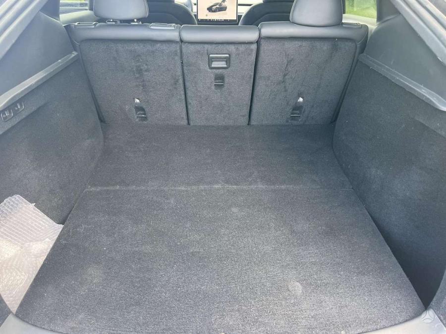Black Tesla Model Y 2023 in Taurage, with an engine capacity of 0.00 L and mileage of 40 thousand km for 28500 €, photo 16 on AUTOMOTO.COM.LV