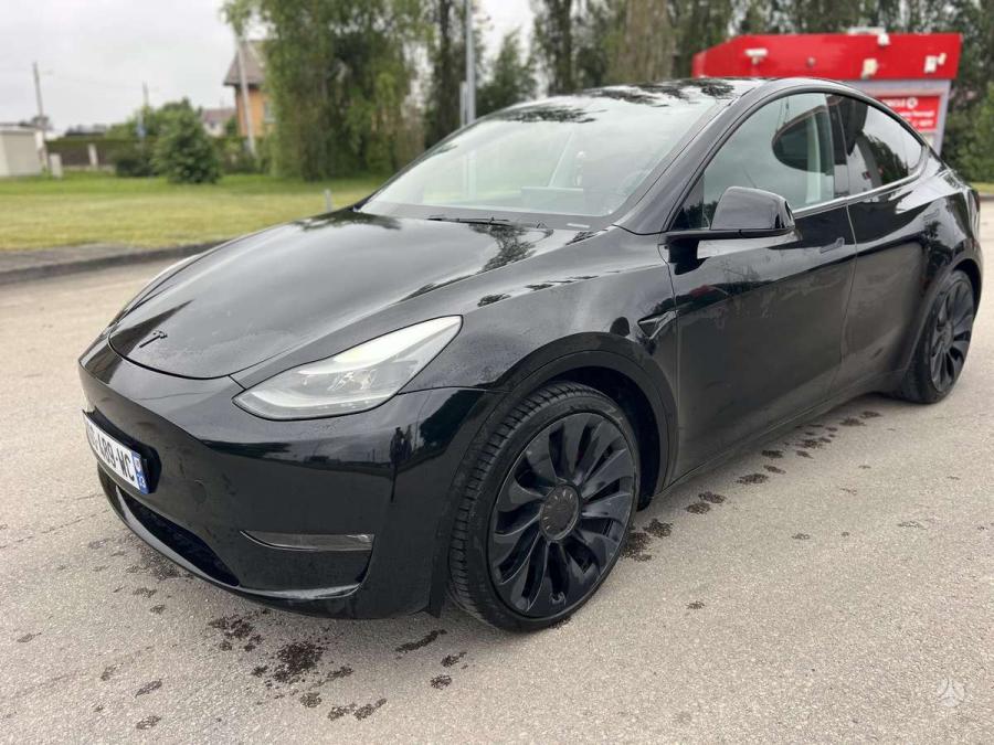 Black Tesla Model Y 2023 in Taurage, with an engine capacity of 0.00 L and mileage of 40 thousand km for 28500 €, photo 18 on AUTOMOTO.COM.LV