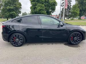 Black Tesla Model Y 2023 in Taurage, with an engine capacity of 0.00 L and mileage of 40 thousand km for 28500 €, photo 20 on AUTOMOTO.COM.LV