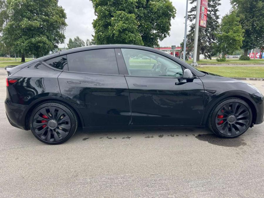 Black Tesla Model Y 2023 in Taurage, with an engine capacity of 0.00 L and mileage of 40 thousand km for 28500 €, photo 20 on AUTOMOTO.COM.LV