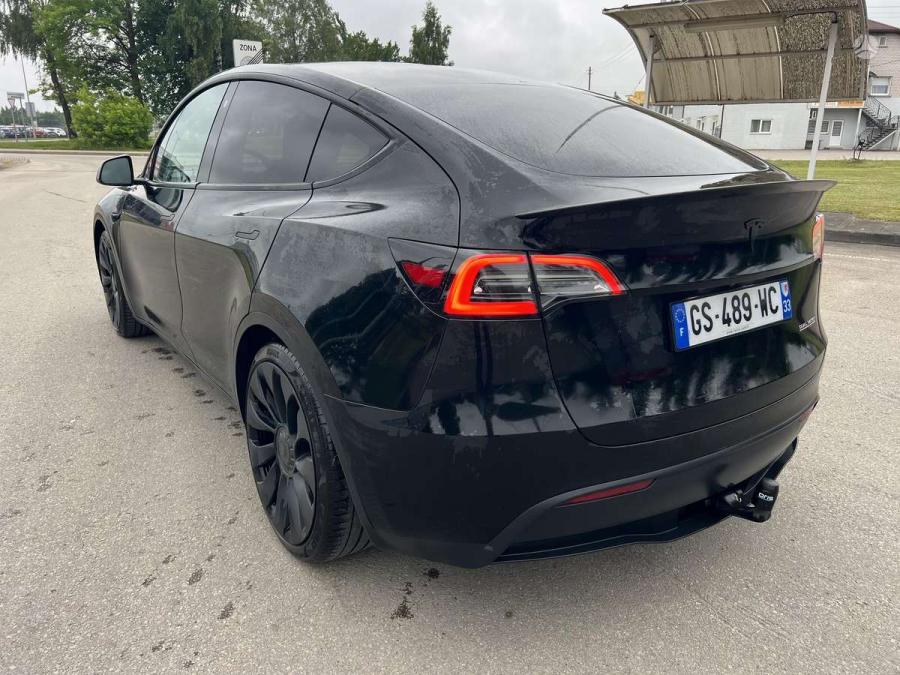 Black Tesla Model Y 2023 in Taurage, with an engine capacity of 0.00 L and mileage of 40 thousand km for 28500 €, photo 22 on AUTOMOTO.COM.LV