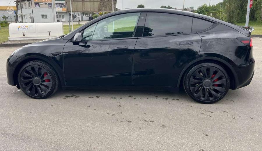Black Tesla Model Y 2023 in Taurage, with an engine capacity of 0.00 L and mileage of 40 thousand km for 28500 €, photo 23 on AUTOMOTO.COM.LV