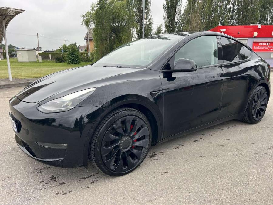 Black Tesla Model Y 2023 in Taurage, with an engine capacity of 0.00 L and mileage of 40 thousand km for 28500 €, photo 24 on AUTOMOTO.COM.LV