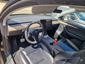 Black Tesla Model Y 2023 in Kaunas, with an engine capacity of 0.00 L and mileage of 305 thousand km for 21000 €, photo 4 on AUTOMOTO.COM.LV