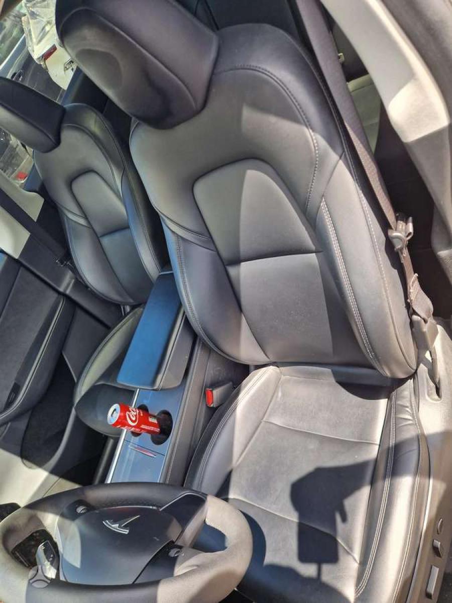 Black Tesla Model Y 2023 in Kaunas, with an engine capacity of 0.00 L and mileage of 305 thousand km for 21000 €, photo 5 on AUTOMOTO.COM.LV