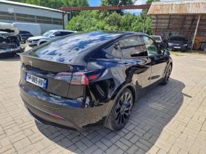 Black Tesla Model Y 2023 in Kaunas, with an engine capacity of 0.00 L and mileage of 305 thousand km for 21000 €, photo 8 on AUTOMOTO.COM.LV