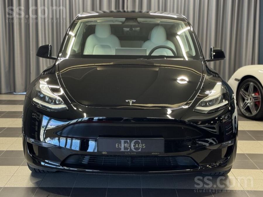 Black Tesla Model Y 2023 in Riga, with an engine capacity of 0.00 L and mileage of 60 thousand km for 35990 €, photo 3 on AUTOMOTO.COM.LV