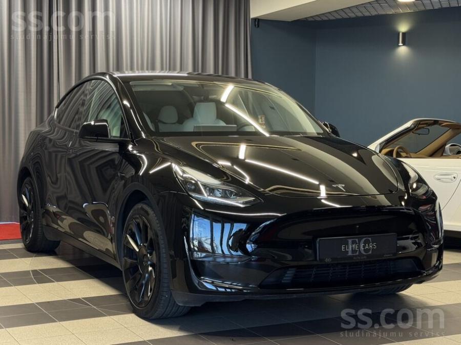 Black Tesla Model Y 2023 in Riga, with an engine capacity of 0.00 L and mileage of 60 thousand km for 35990 €, photo 4 on AUTOMOTO.COM.LV
