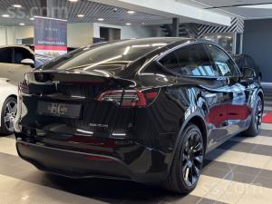 Black Tesla Model Y 2023 in Riga, with an engine capacity of 0.00 L and mileage of 60 thousand km for 35990 €, photo 5 on AUTOMOTO.COM.LV