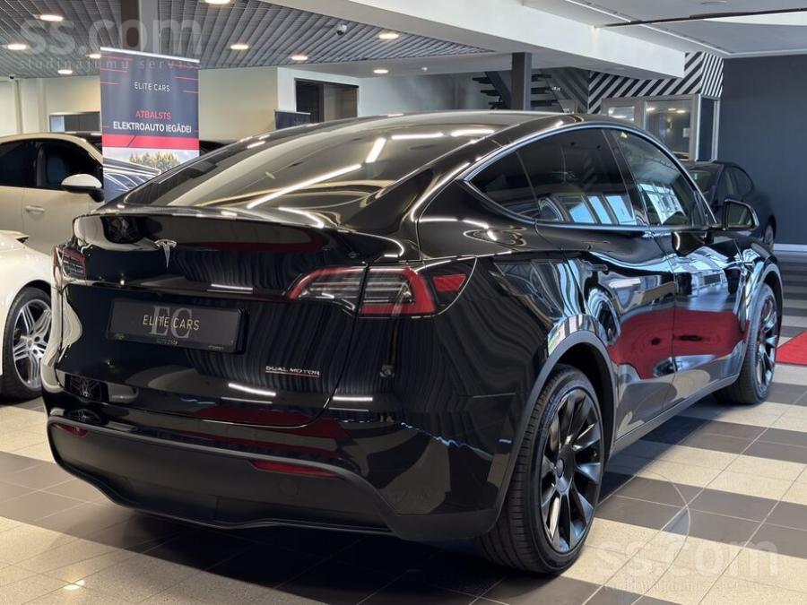 Black Tesla Model Y 2023 in Riga, with an engine capacity of 0.00 L and mileage of 60 thousand km for 35990 €, photo 5 on AUTOMOTO.COM.LV