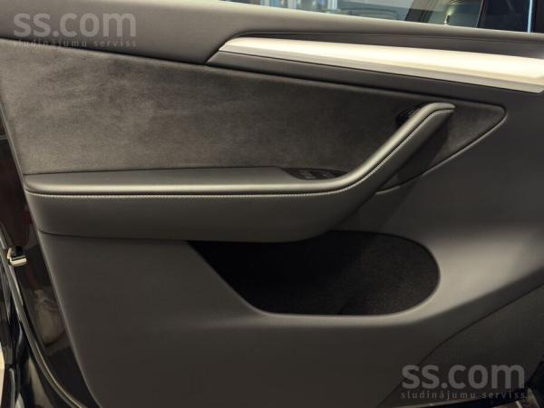 Black Tesla Model Y 2023 in Riga, with an engine capacity of 0.00 L and mileage of 60 thousand km for 35990 €, photo 9 on AUTOMOTO.COM.LV
